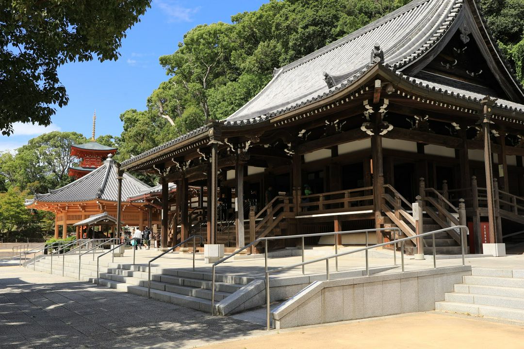 Visit Suma Temple, Kobe - Japanese History And Unusual Statues ...